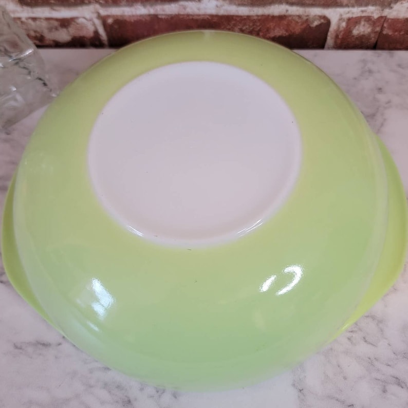 Vintage Pyrex Lime Green Round Baking Dish 2 Quart 024 Casserole Dish ...