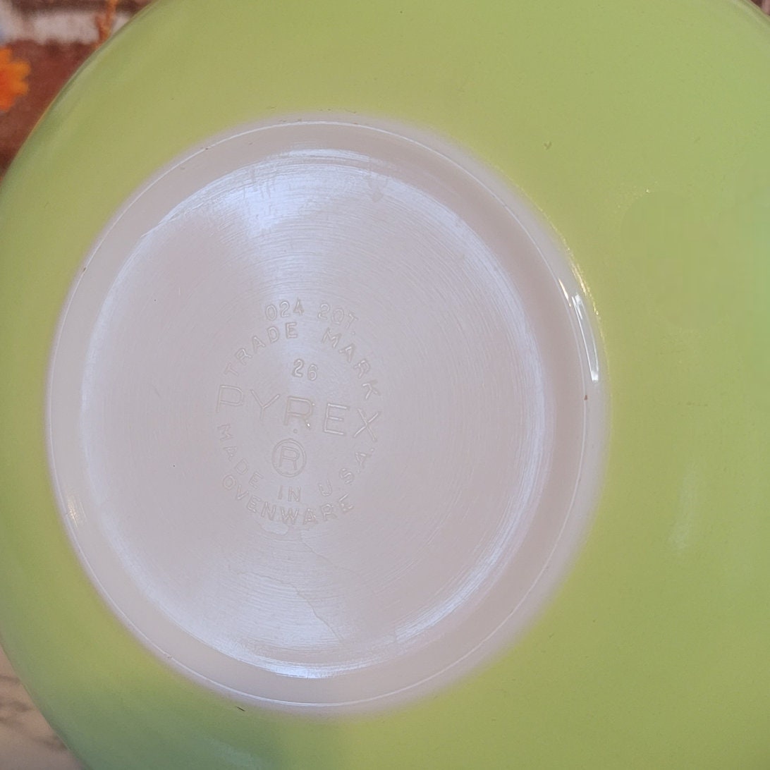 Vintage Pyrex Lime Green Round Baking Dish 2 Quart 024 Casserole Dish ...