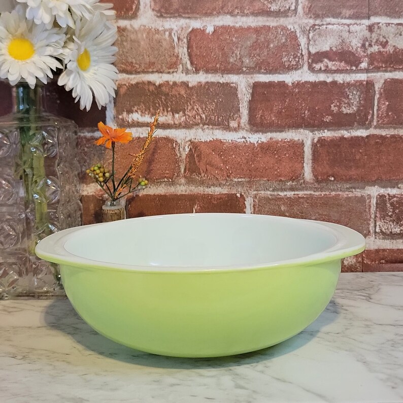 Vintage Pyrex Lime Green Round Baking Dish 2 Quart 024 Casserole Dish ...