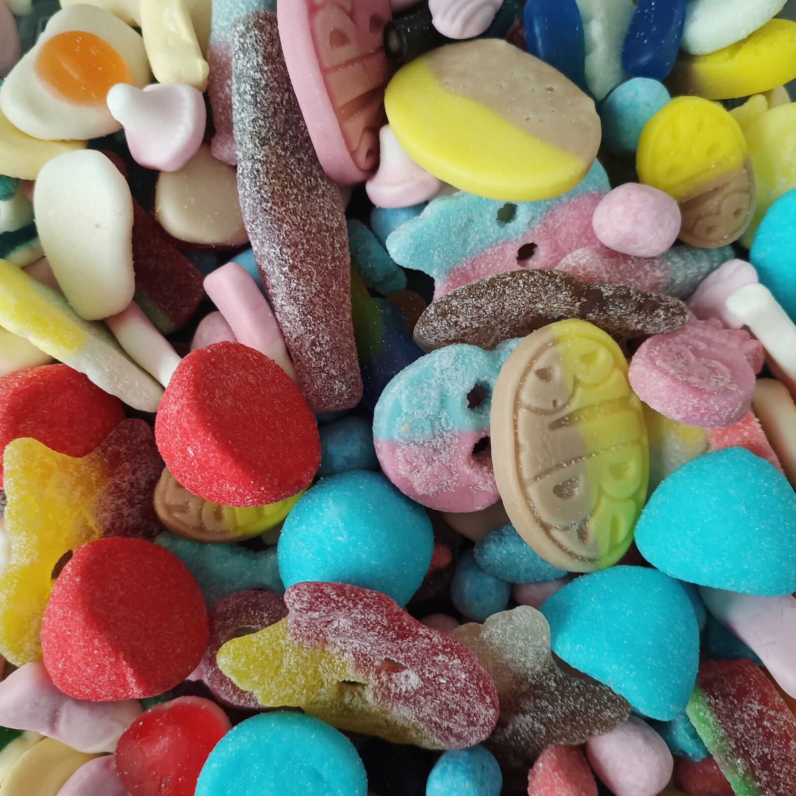 Mega Pick N Mix Pouch Jelly, Fizzy and Chocolate Mix, Mystery Mix, Mega ...