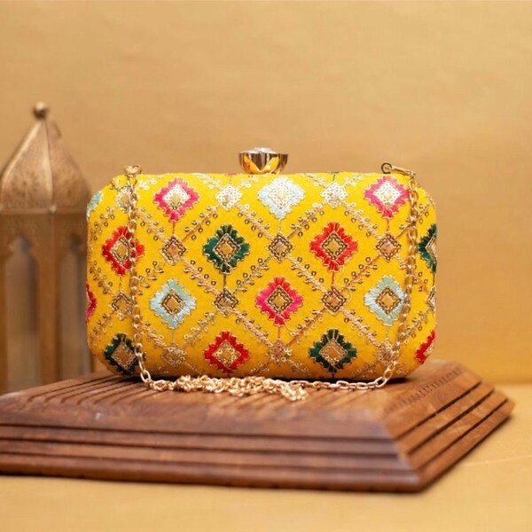 Floral Embellished Acrylic Clutches Box Wedding Box Clutches Partywear ...