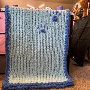 Chunky Knit Paw Print Blanket 33x48” - Etsy