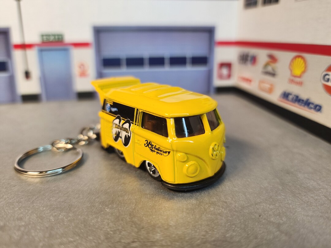 Custom Volkswagen Van Keychain, VW Drag Bus Keychain, 1:64 Scale ...