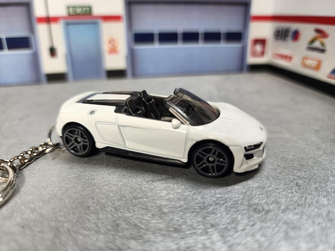 Audi R8 Spyder Keychain, Custom 1:64 Diecast 2019 Audi R8 Keyring ...