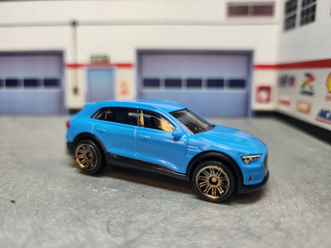 Audi E Tron Keychain, Custom Audi E Tron Keychain, Audi E-tron Keychain ...