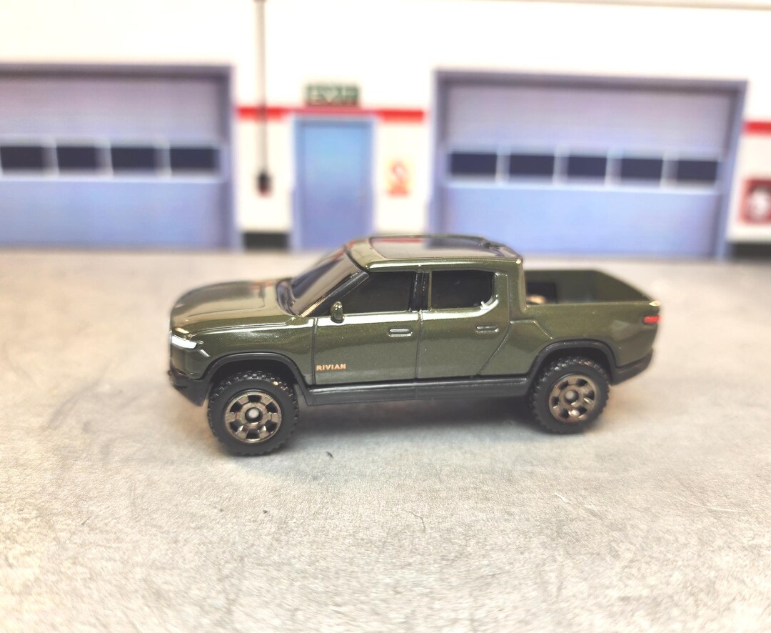 Rivian R1T Keychain, Rivian Pickup Keychain, Rivian Keychain - Etsy