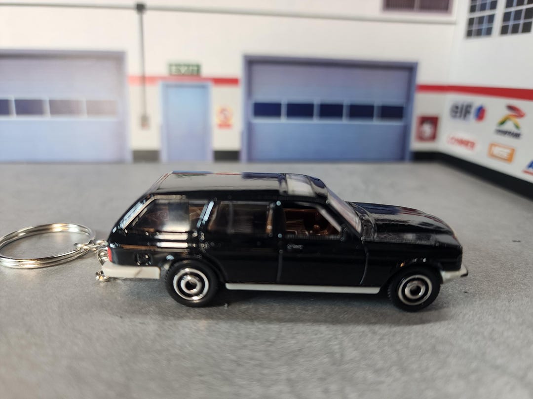 Mercedes-benz W123 Keychain, 1980 W123 Wagon Keychain, Mercedes ...