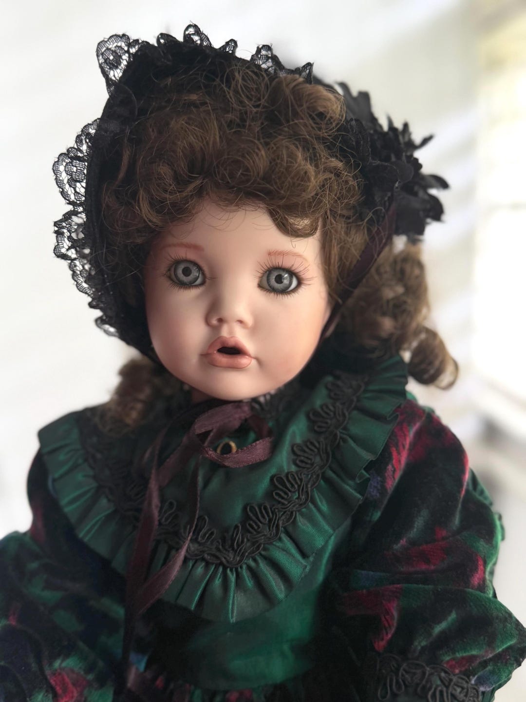 Vintage Porcelain Doll Donna Rubert 'liz' Reproduction 21" With Stand ...