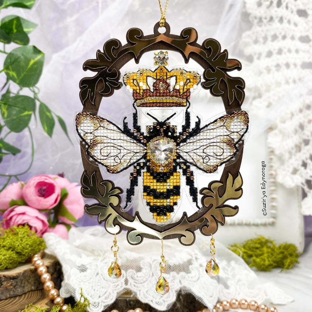 Unic Cross Stitch, Queen Bee, Set With Threads, Beads and Decorative ...