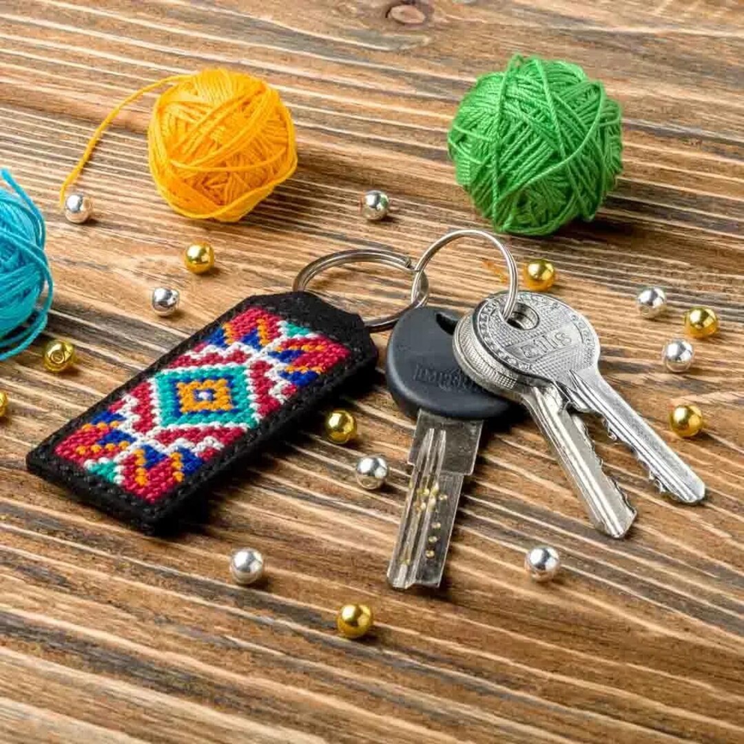 Embroidery Kit Faux Leather Keychain – DIY Cross Stitch Keychain Kit ...