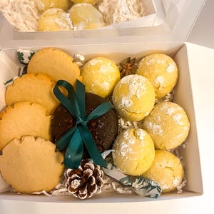 Assorted Cookies Box | Handcrafted Cookies Box | Gift Cookies Box ...