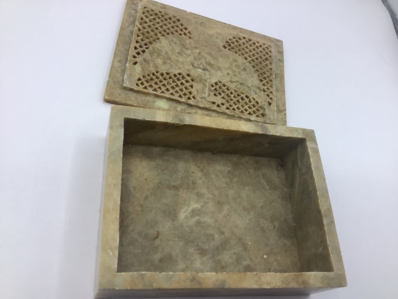 Vintage soapstone carved bird trinket box - Gem