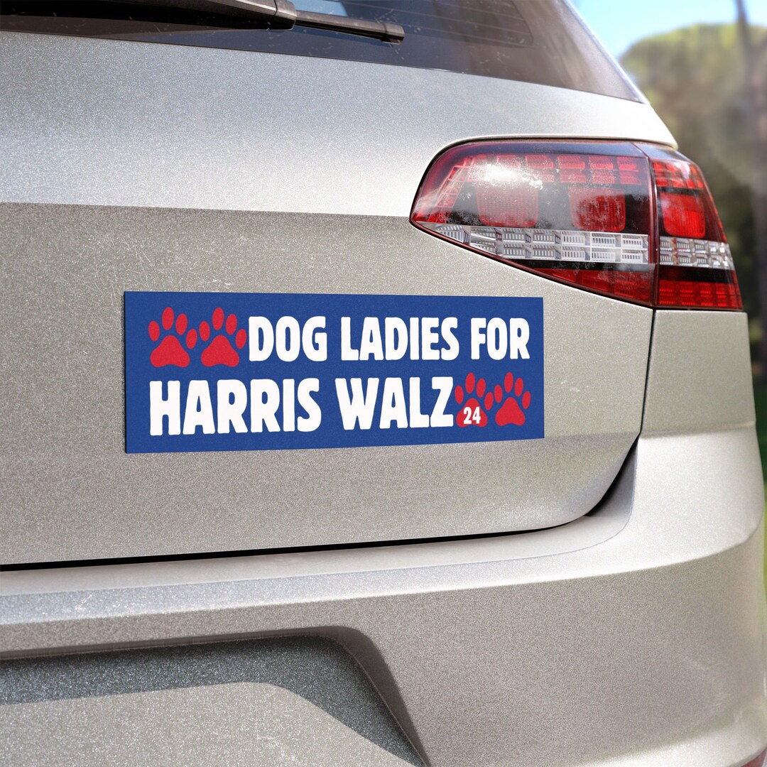 Senhoras do cão para Harris Walz 2024 adesivo para carro com ímã de ...