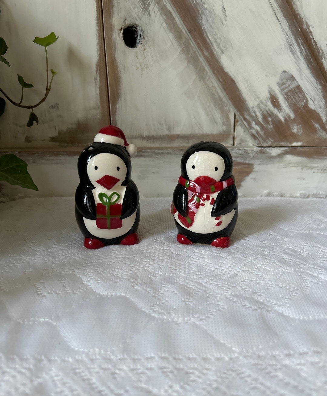 Avon Penguin Salt and Pepper Shakers Christmas Decoration Penguin Decor ...
