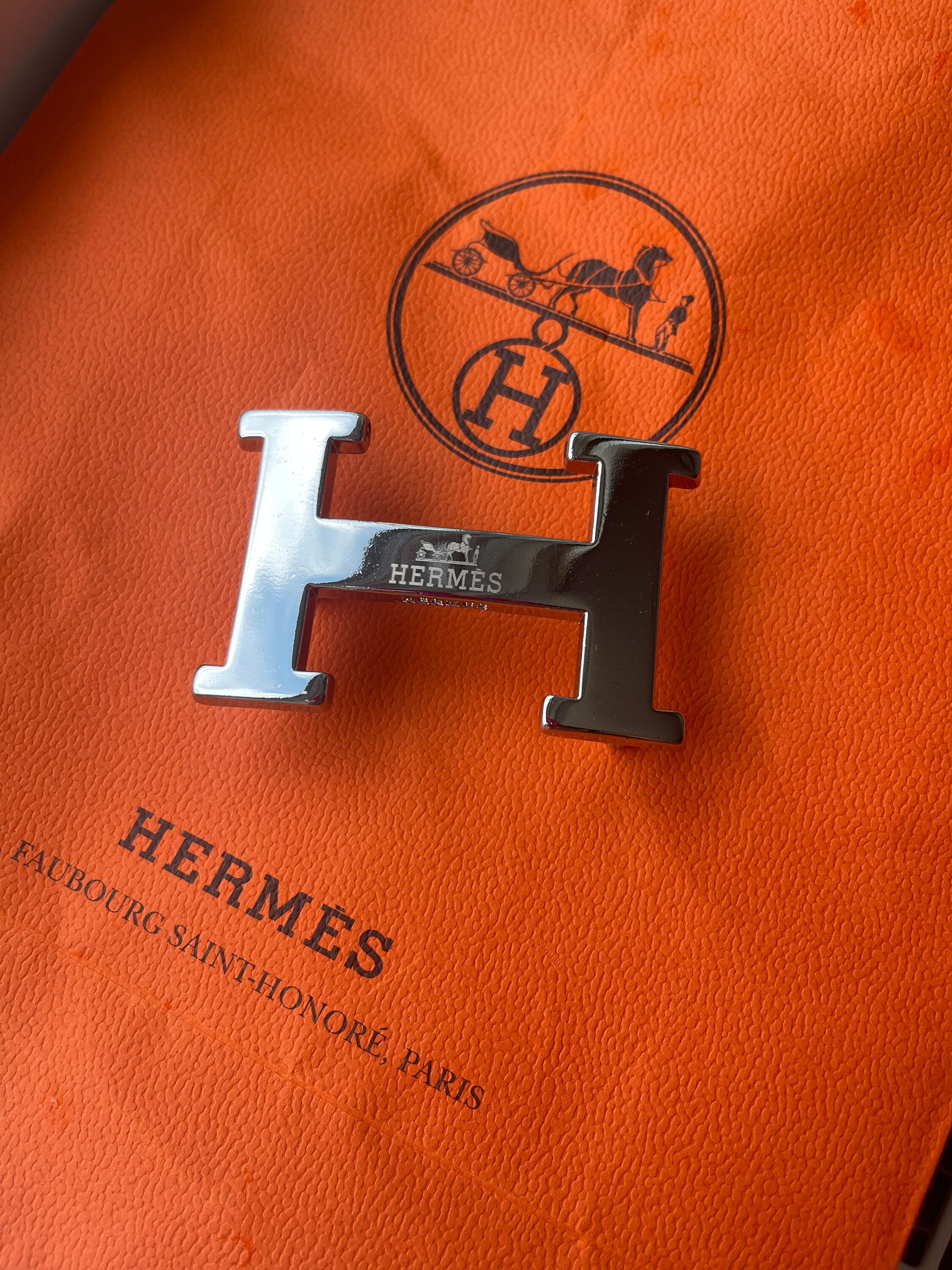 Hermes H Logo Wallpaper