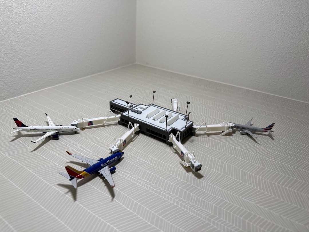 1:400 Regional Airport Terminal With 5 Functional Jetways - Etsy