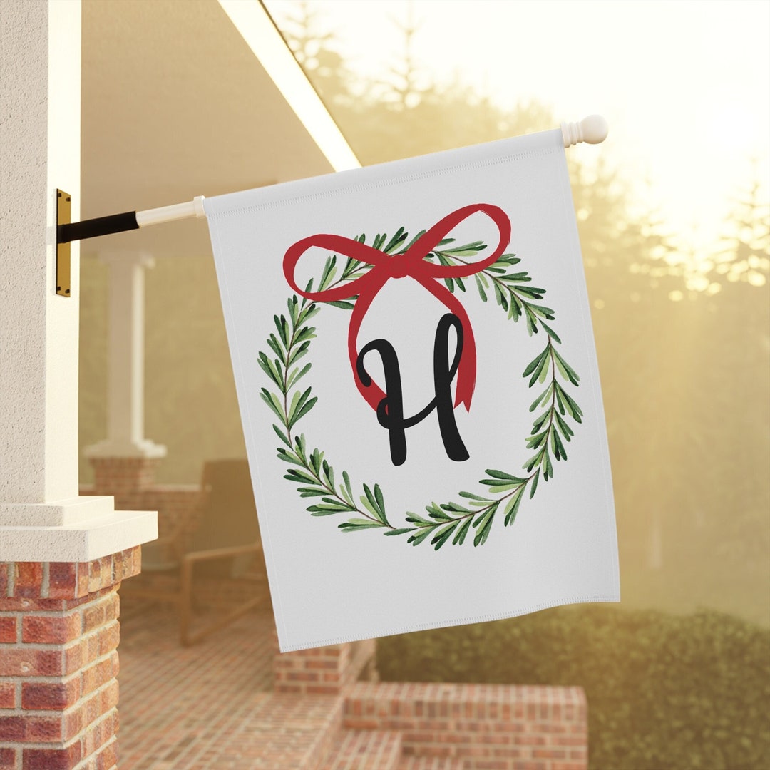 Red Simple Bow Preppy Christmas Wreath With Personalized Family Initial ...