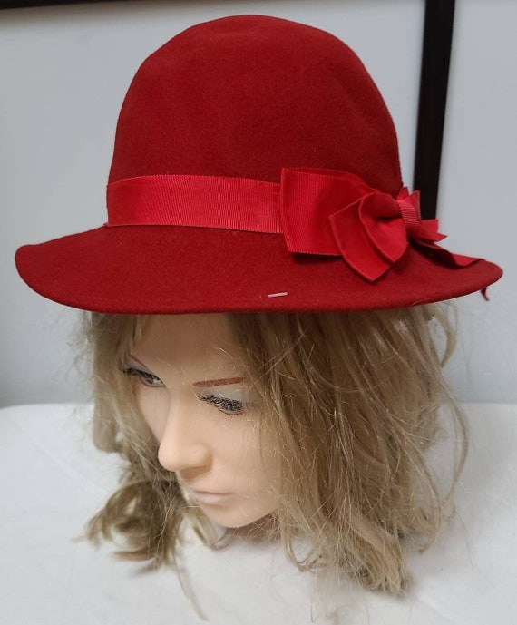 Vintage red hat 1960s 70s red felt bowler hat large r… - Gem