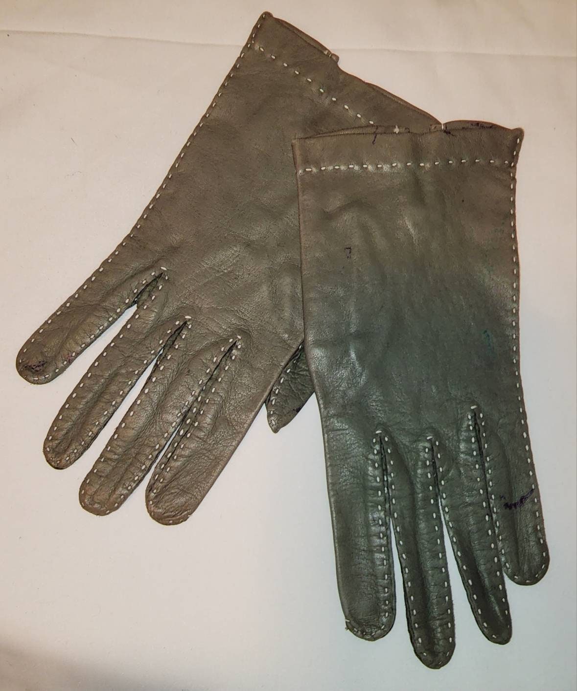 Vintage Leather Gloves 1950s 60s Thin Gray Green Leather Wrist Gloves ...
