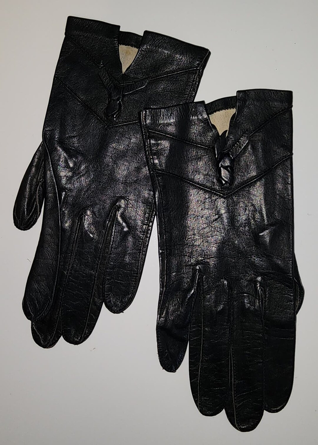Vintage Leather Gloves 1950s Thin Black Leather Wrist Gloves Bow Detail ...