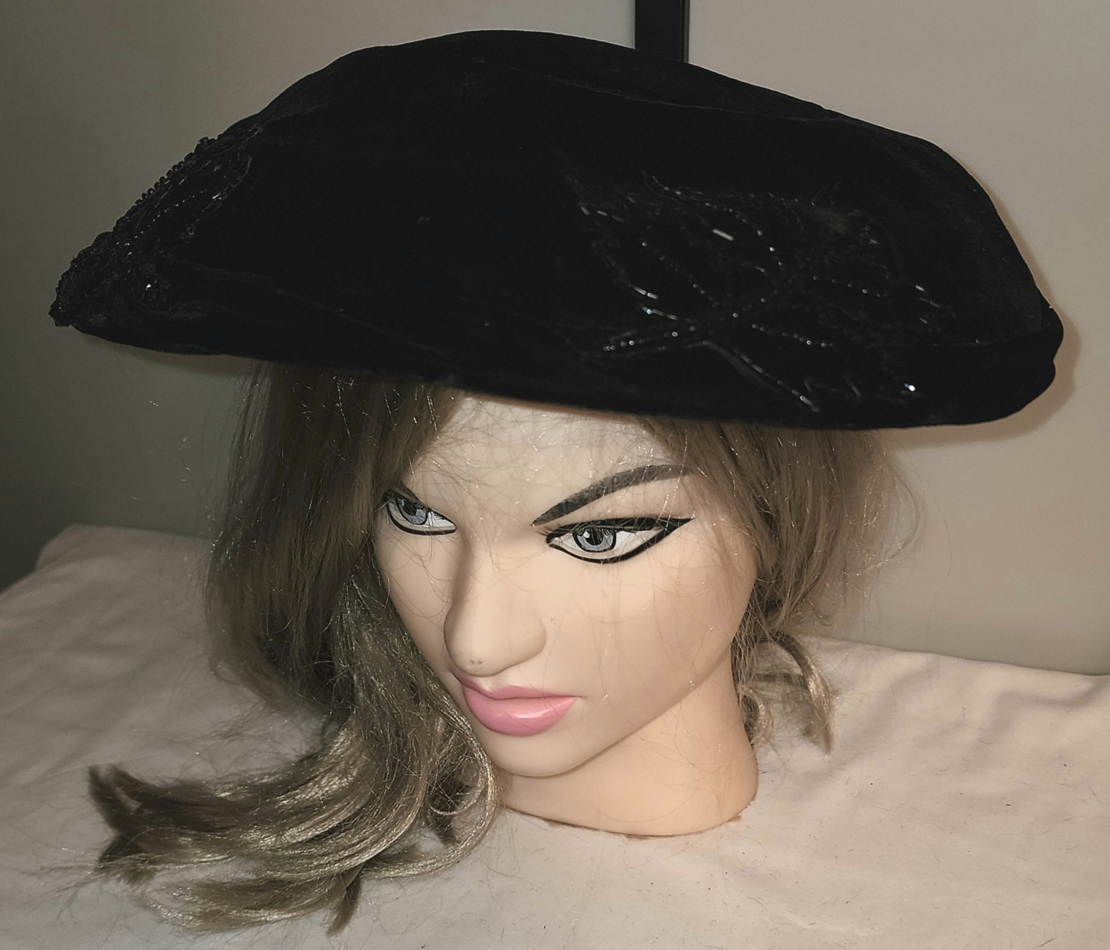 Vintage Platter Hat 1940s 50s Large Round Black Velvet Saucer Tilt Hat ...