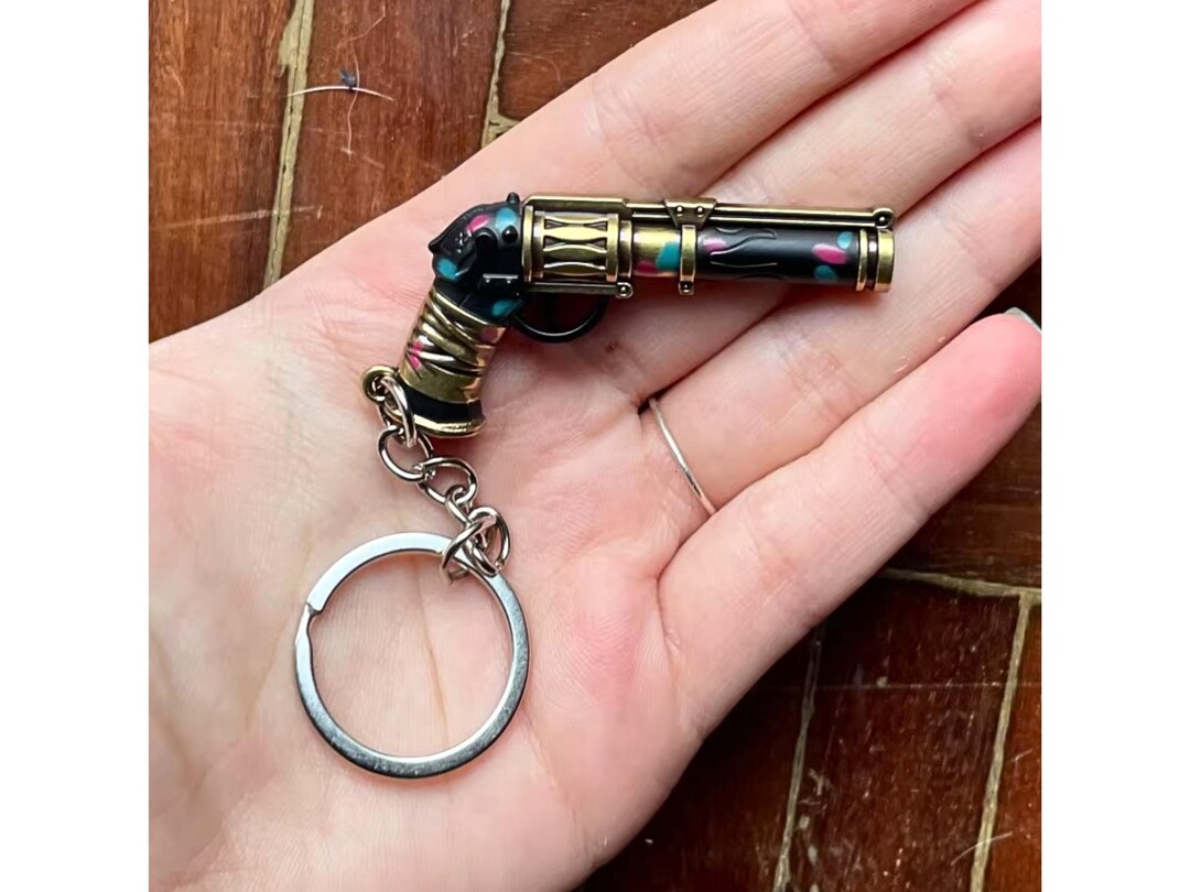 Jinx Pistol Keychain, Gaming Keychain, Weapon Keyring for Cars Backpack ...
