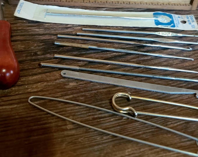 Set of Vintage/antique Crochet Hooks With a Wooden Holding Box- Roye ...