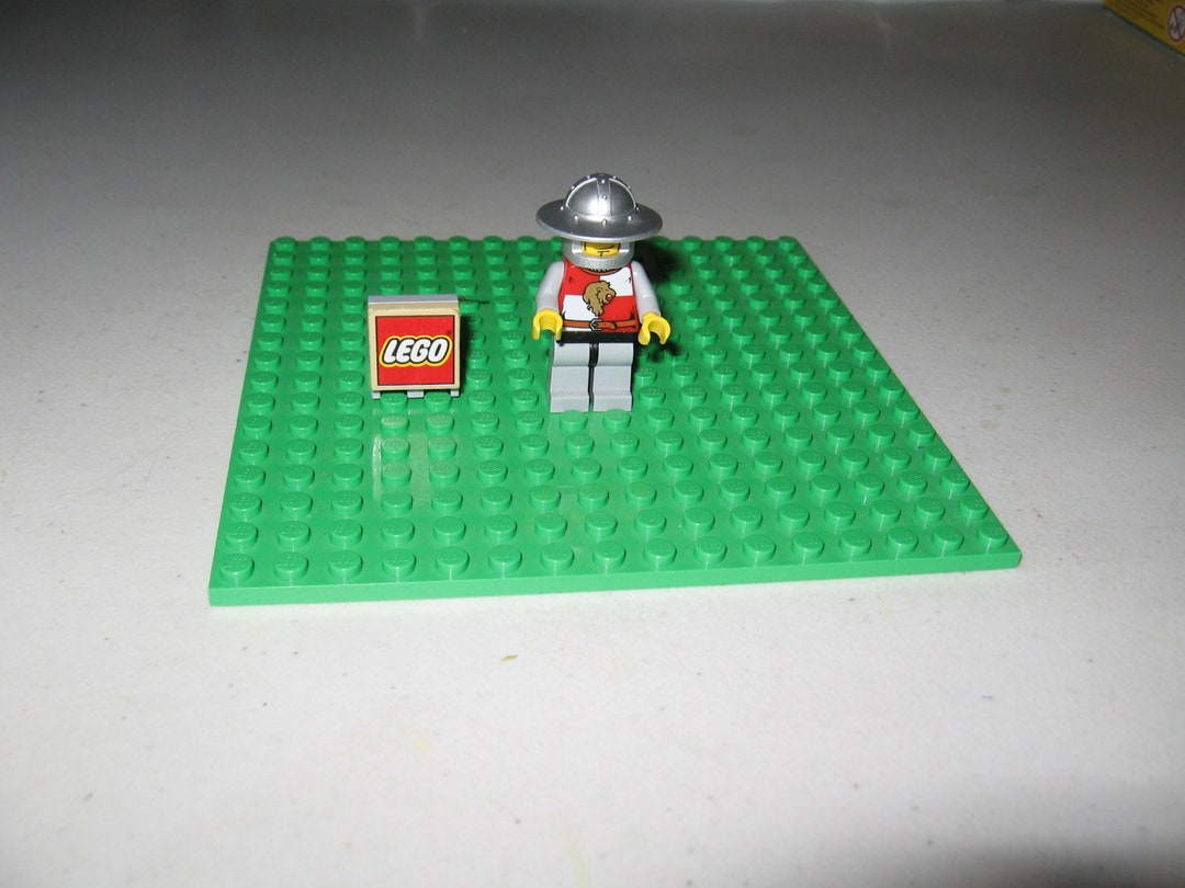 Lego Retired Mini Figure From Castle Kingdoms Lion Knight Quarters From ...