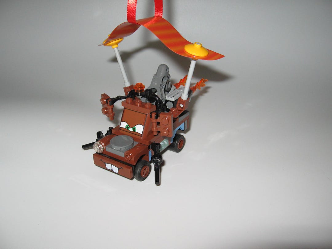 Lego Disney Cars Tow Mater From Radiator Springs Christmas Tree ...