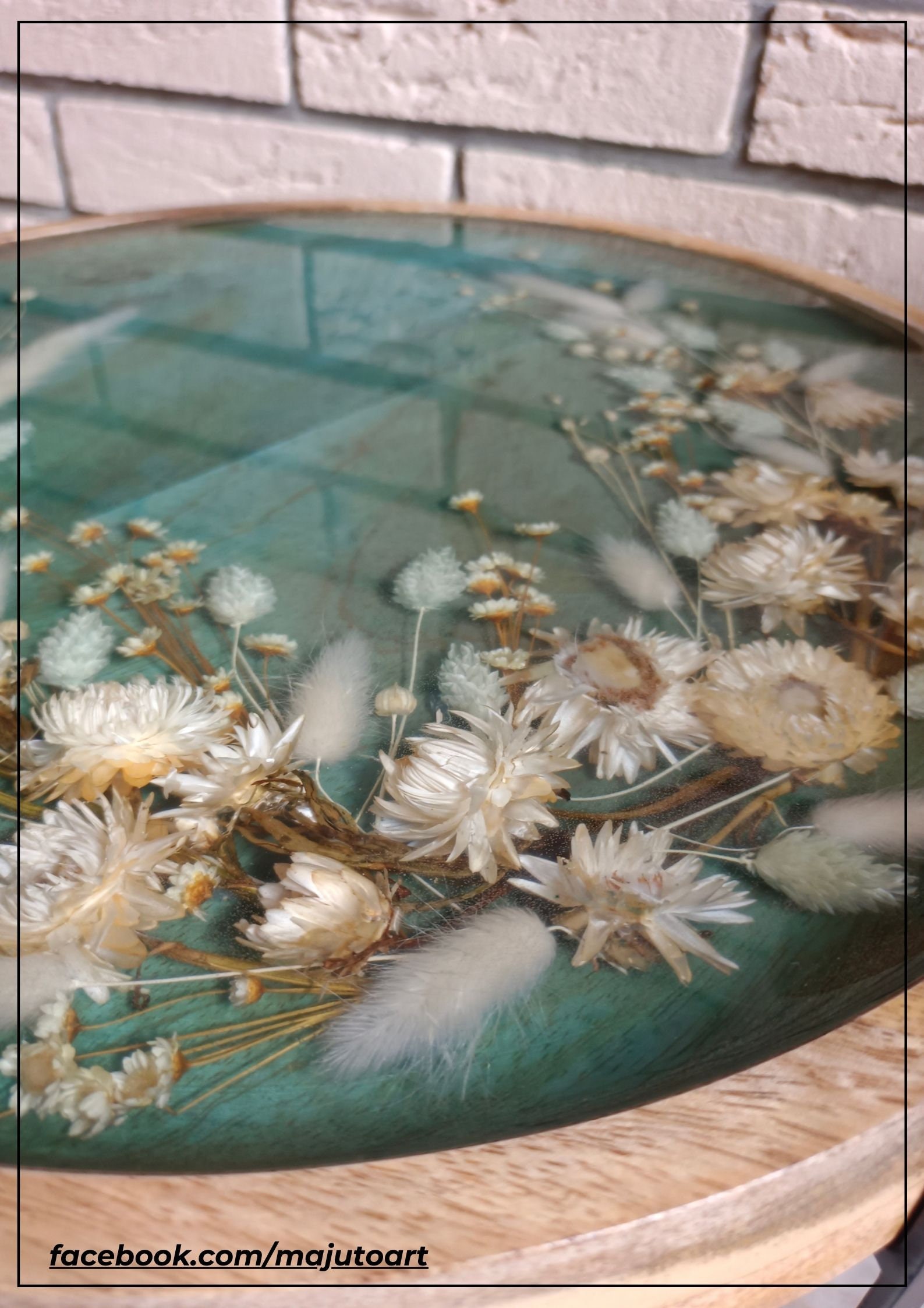 Round Wooden Coffee Table, Rustic Style, Dried Flowers Arrangement ...