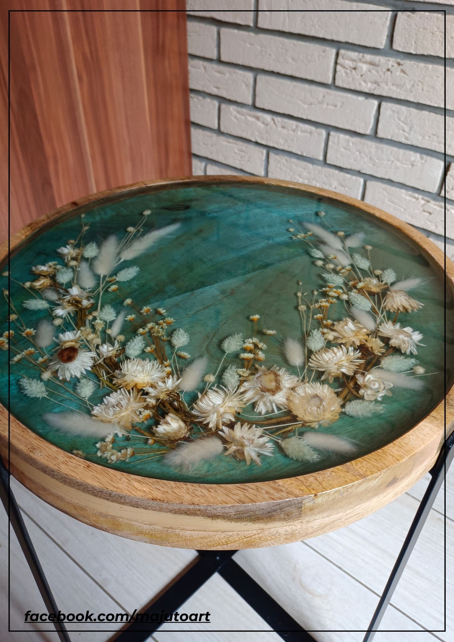 Round Wooden Coffee Table, Rustic Style, Dried Flowers Arrangement ...
