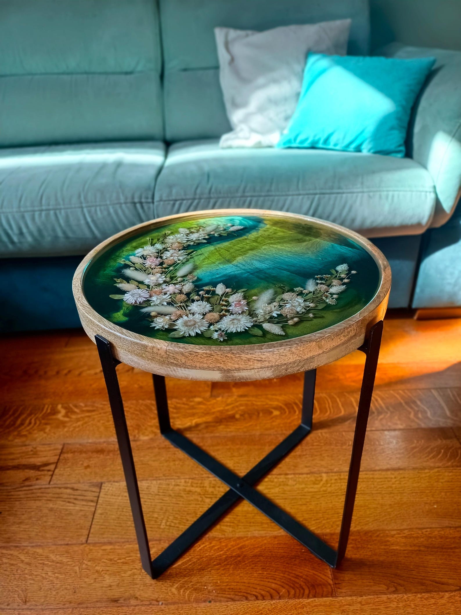 Round Wooden Coffee Table, Rustic Style, Dried Flowers Arrangement ...