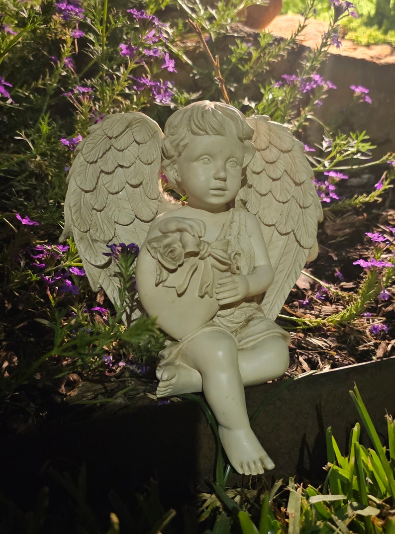 Cherub Garden Angel Holding Heart and Roses Statue Figurine Sculpture ...