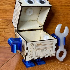 Boxie Bot STEM Kit: Movable Wood Toy, Ages 5-13 - Etsy