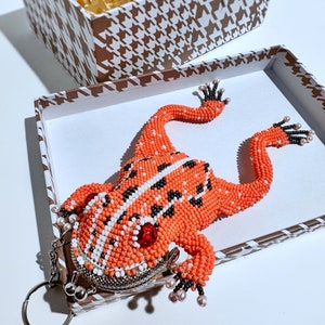 Knitted Beaded Keychain Wicker Frog Cute Souvenir Orange Beaded Frog ...
