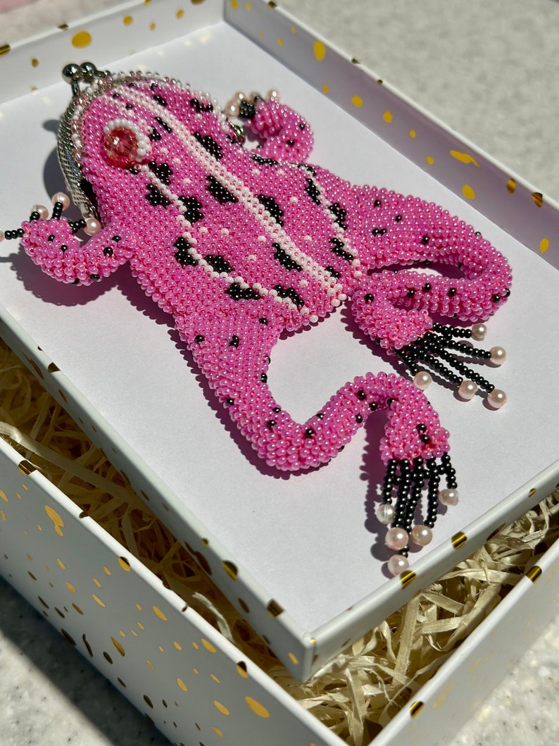 Knitted Beaded Keychain Wicker Frog Cute Souvenir Pink Beaded Frog Key ...