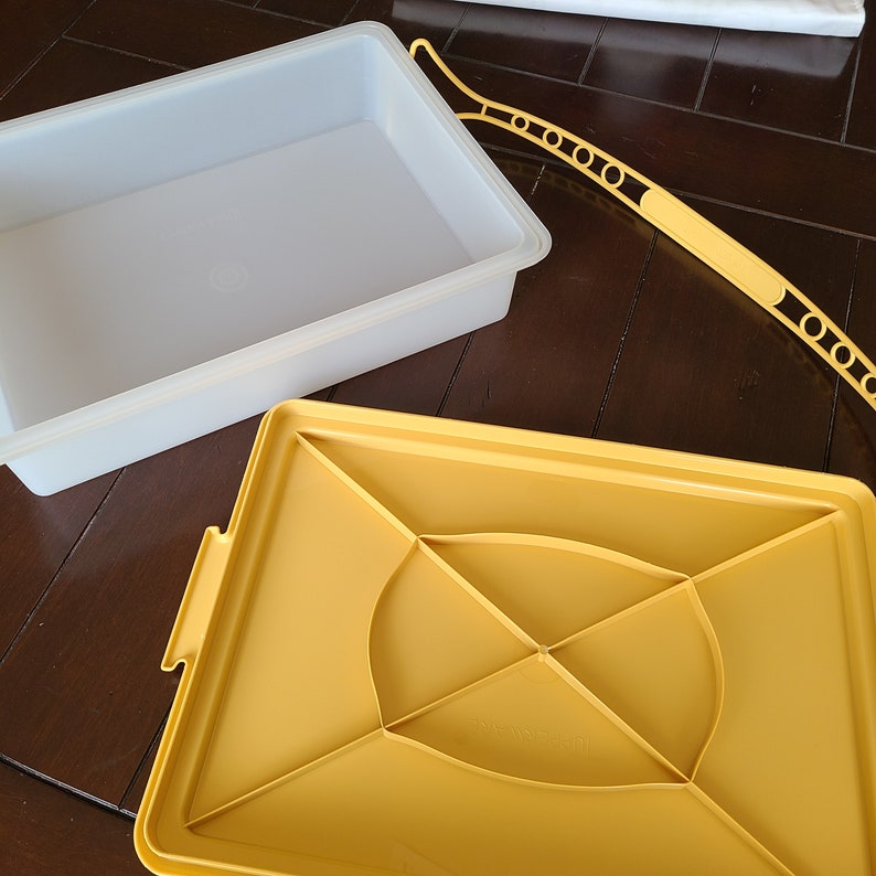 Vintage Harvest Gold Tupperware Sheet Cake Carrier in Great Condition ...