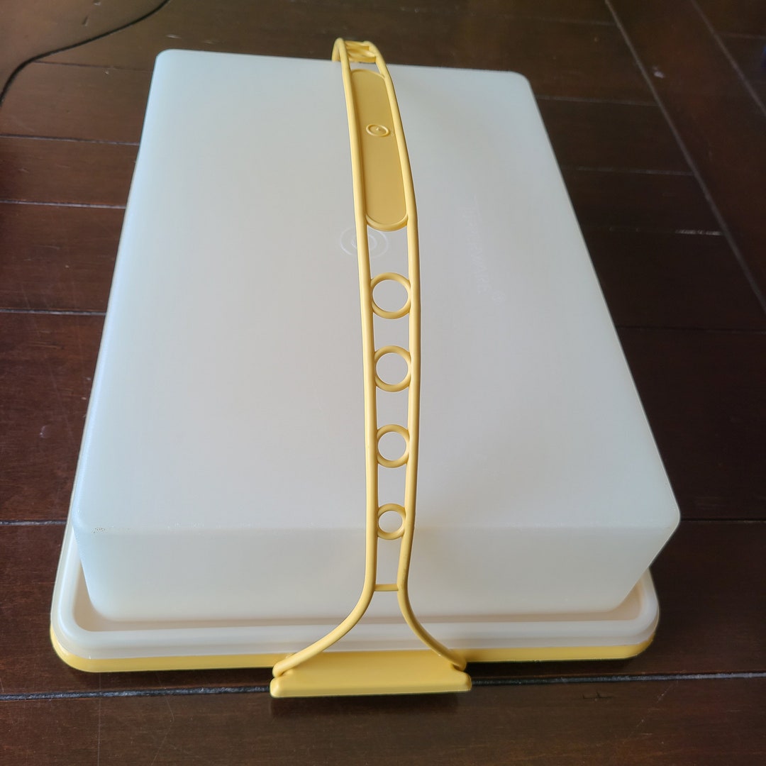 Vintage Harvest Gold Tupperware Sheet Cake Carrier in Great Condition ...