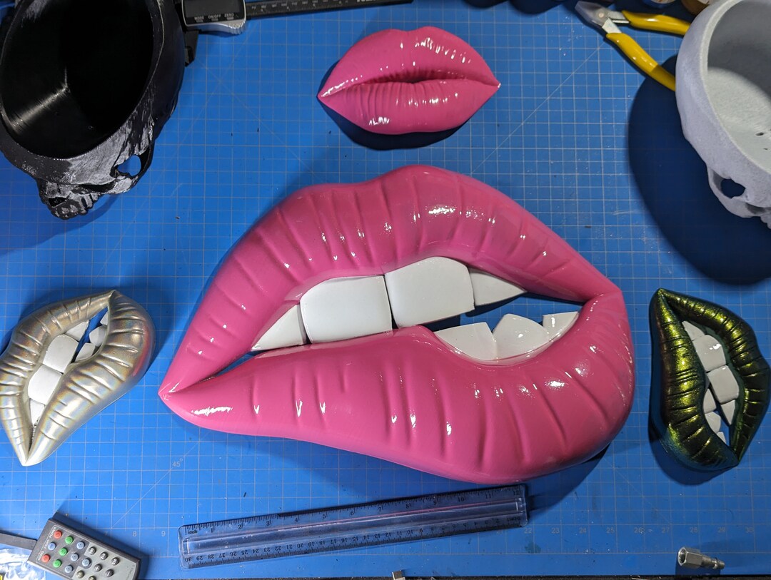 Lips Bitten Wall Art Hangable Decor - Gift for Women - Etsy