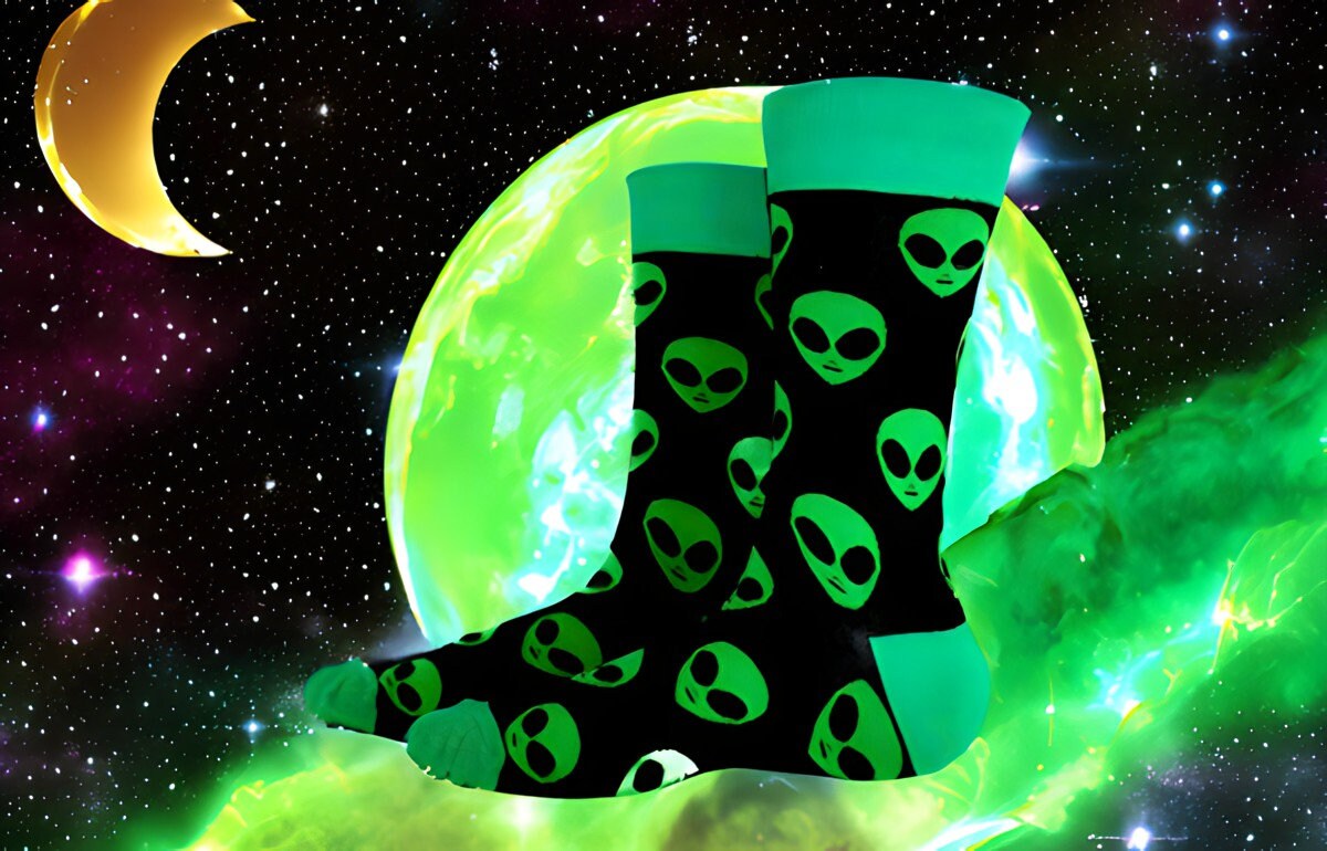 ALIEN UFO Outer Space Green Fun Dress Socks Novelty Crew Socks Crazy ...