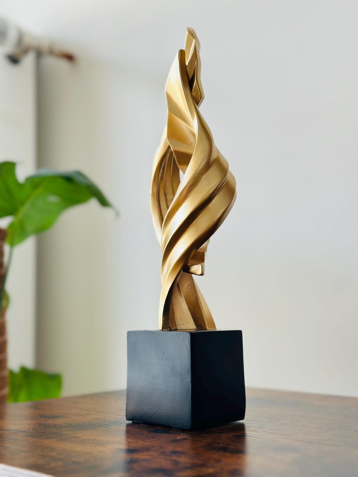 Modern Luxury Abstract Sculpture Resin Art Statue, Exclusive Decor for ...