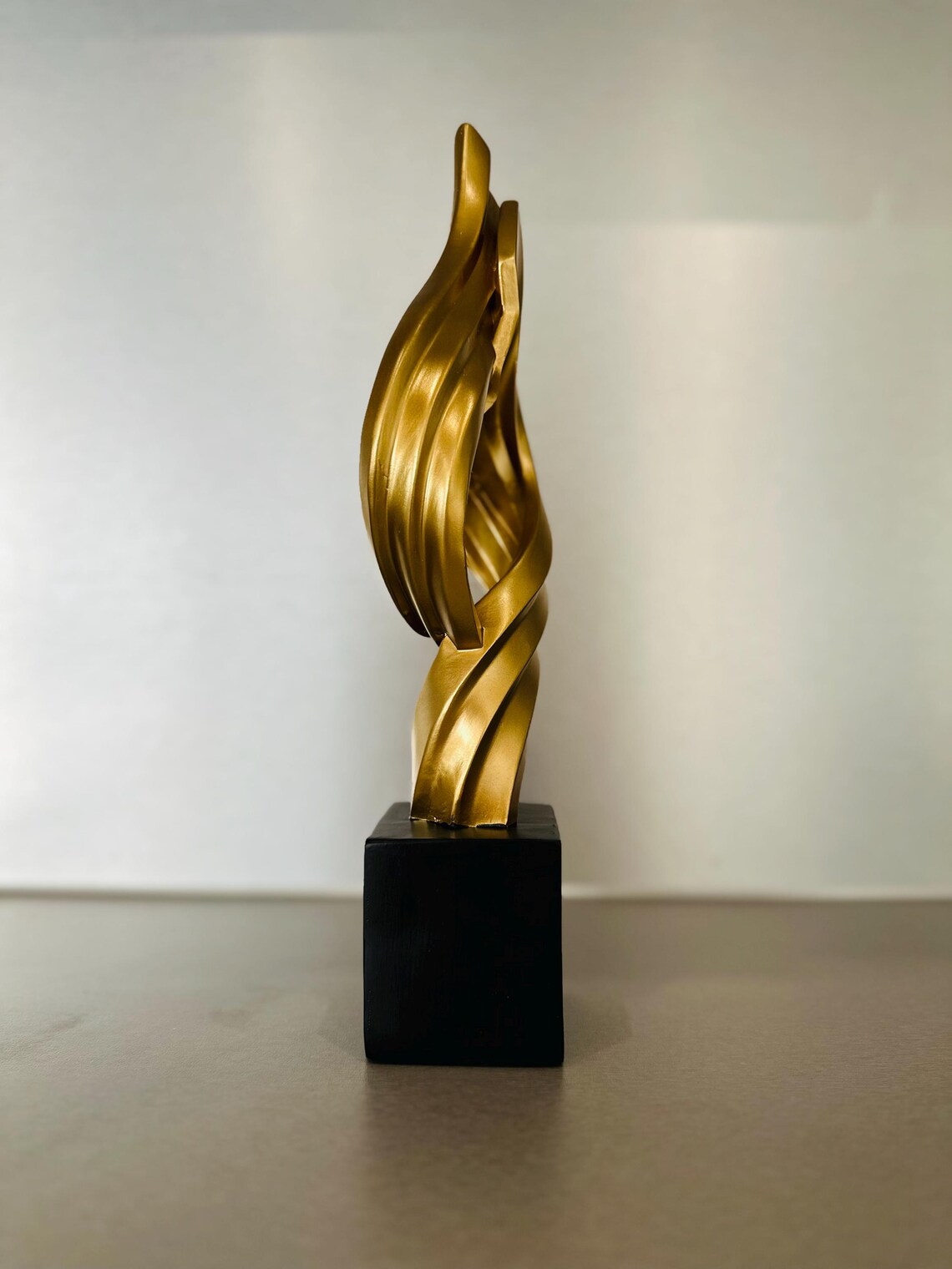 Modern Luxury Abstract Sculpture Resin Art Statue, Exclusive Decor for ...