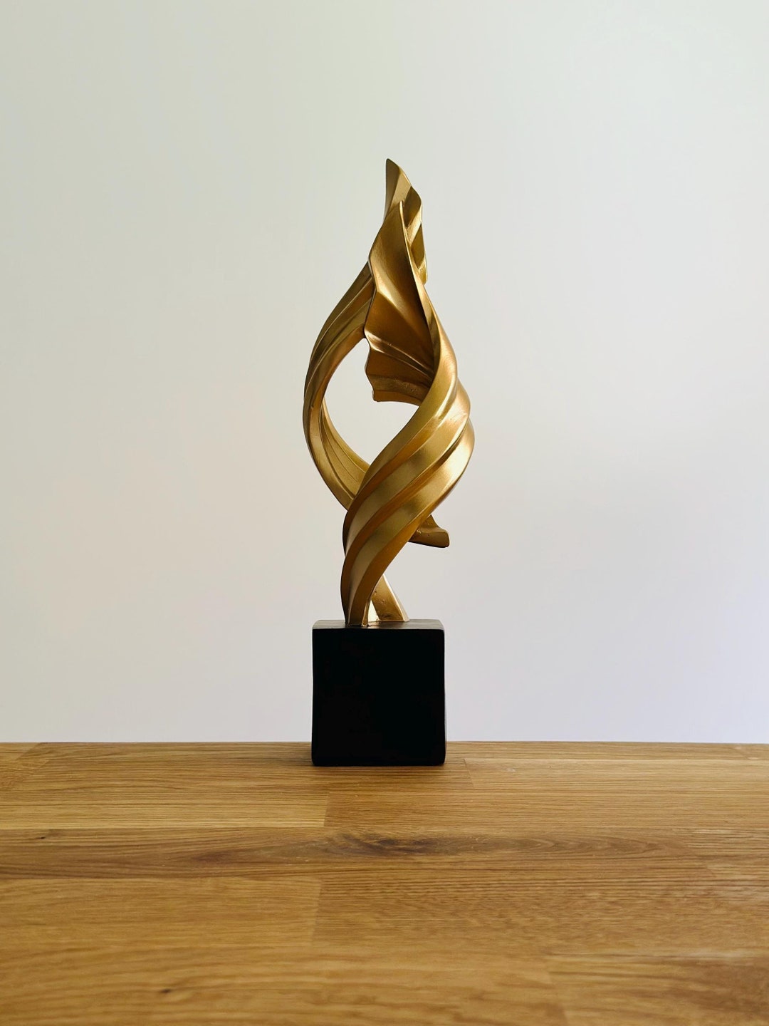 Modern Luxury Abstract Sculpture Resin Art Statue, Exclusive Decor for ...