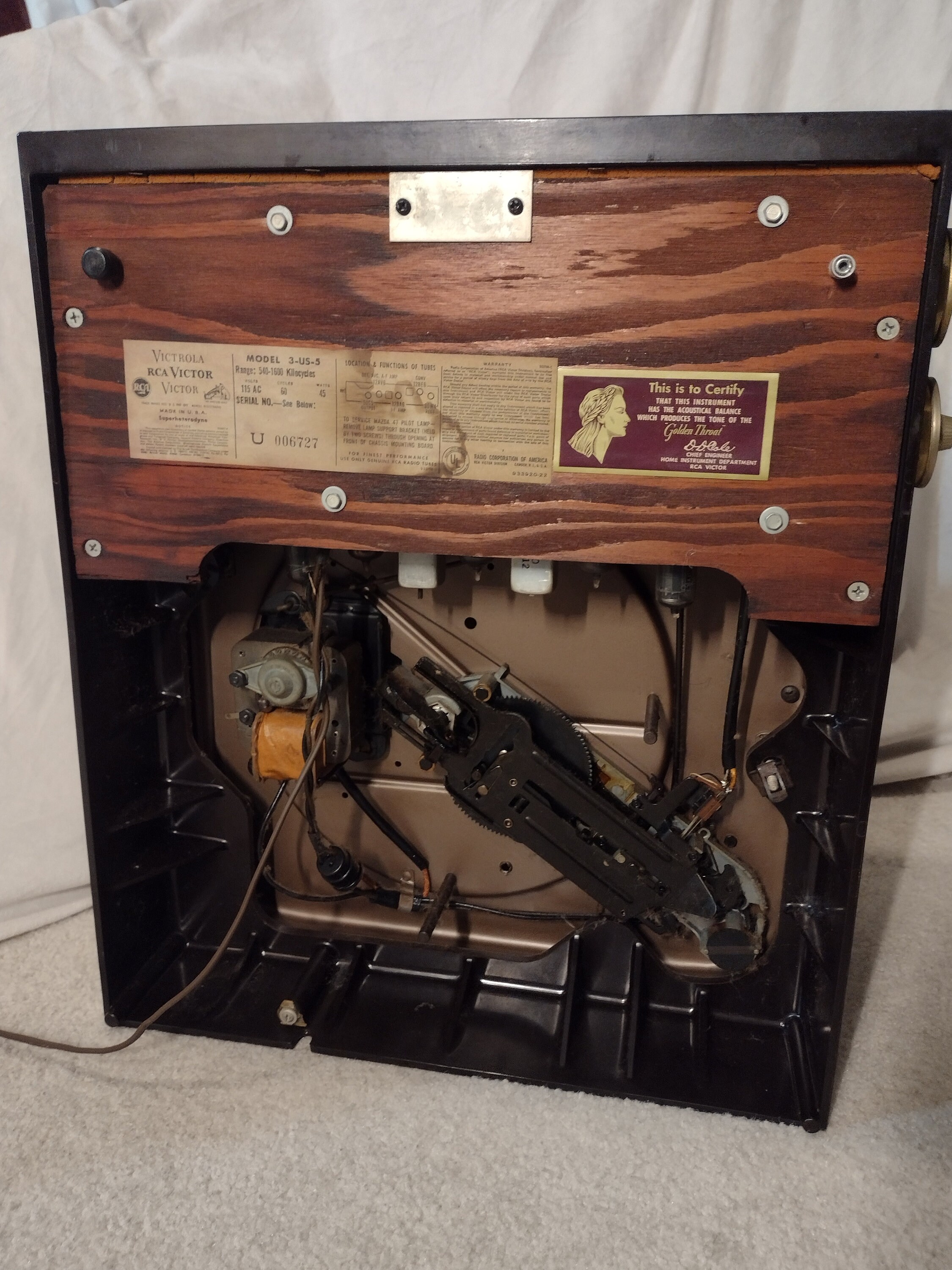 RCA Victor Victrola 3-speed Phonograph and Radio Combination Model 3-US ...
