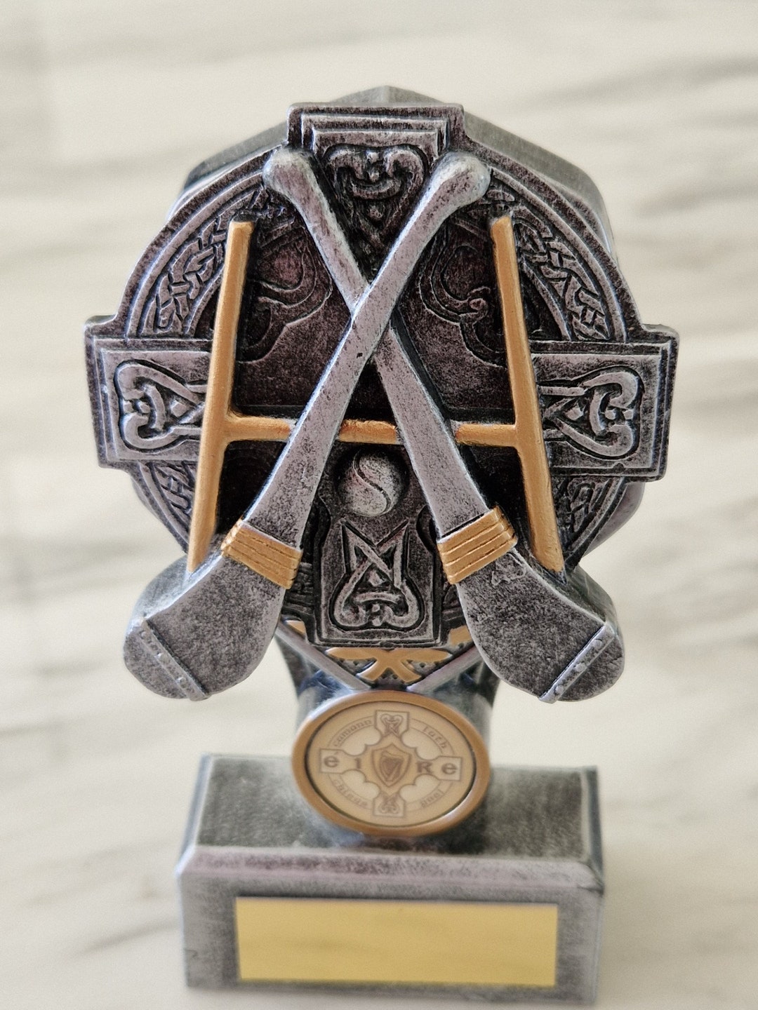 Personalised 14 Cm Crossed Hurls GAA Hurling Trophy With GAA Crest ...