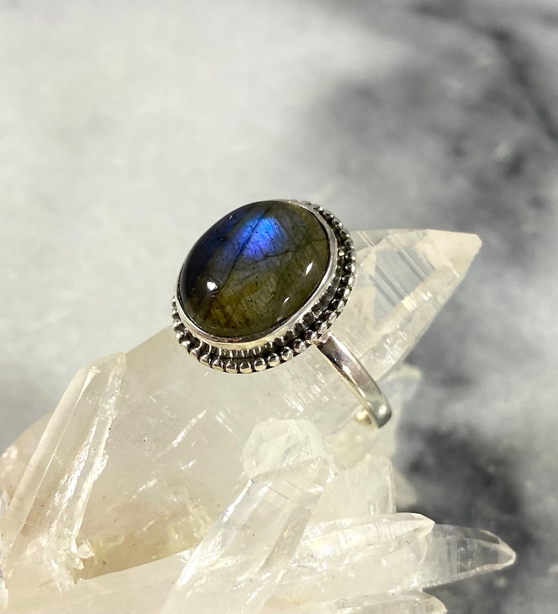 Anillo de labradorita con destellos azules: joyería artesanal de plata ...