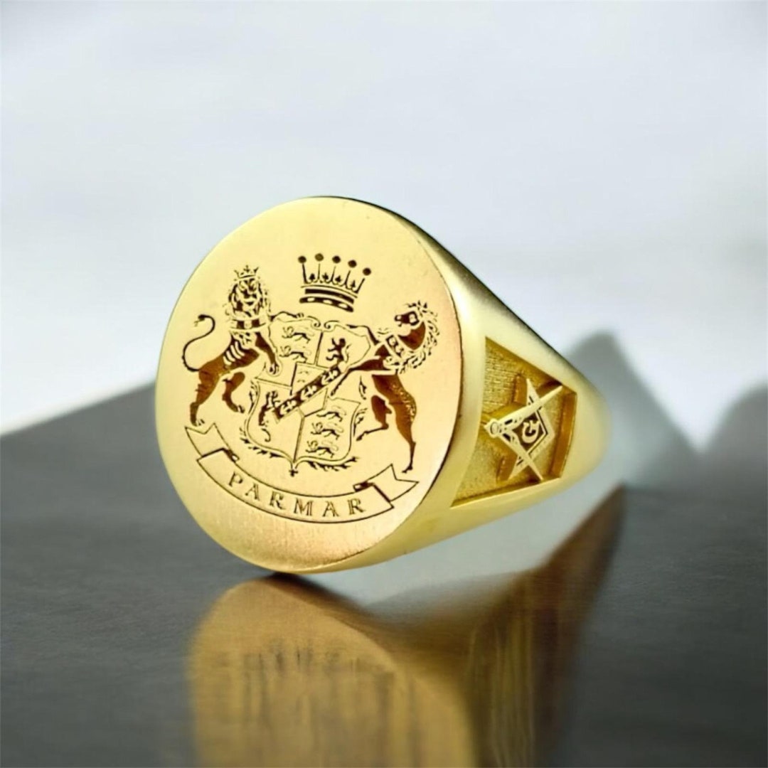 Gold Family Crest Signet Ring: Personalized Lion Ring - Etsy