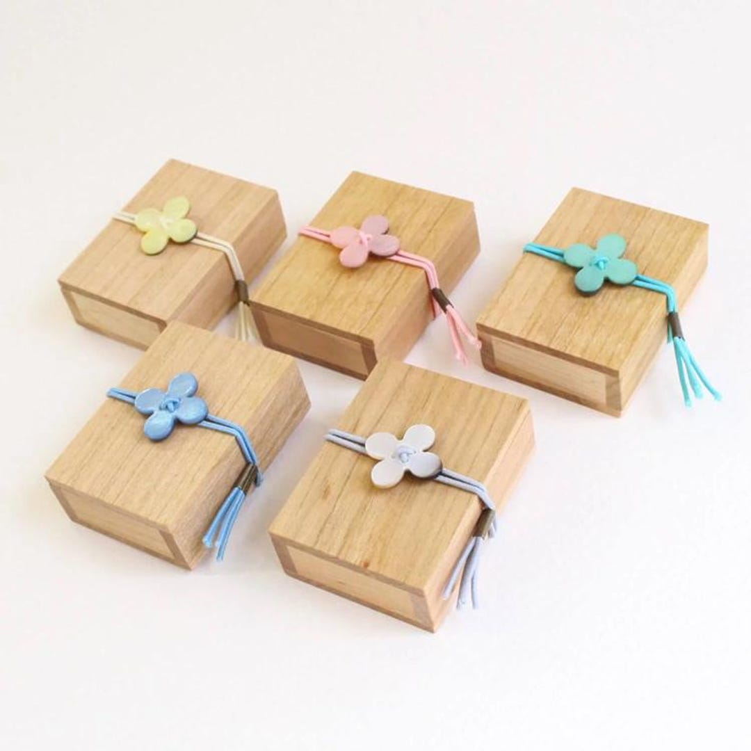 Cohana Glass Sewing Pins in Cherry Wood Box - 30 Pins Clear and Opaque ...