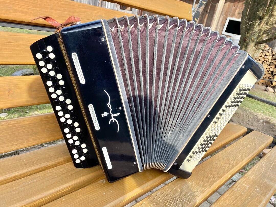 Russian Bayan Era 3 Rows 100 Bass Buttons, Chromatic Button Accordion ...