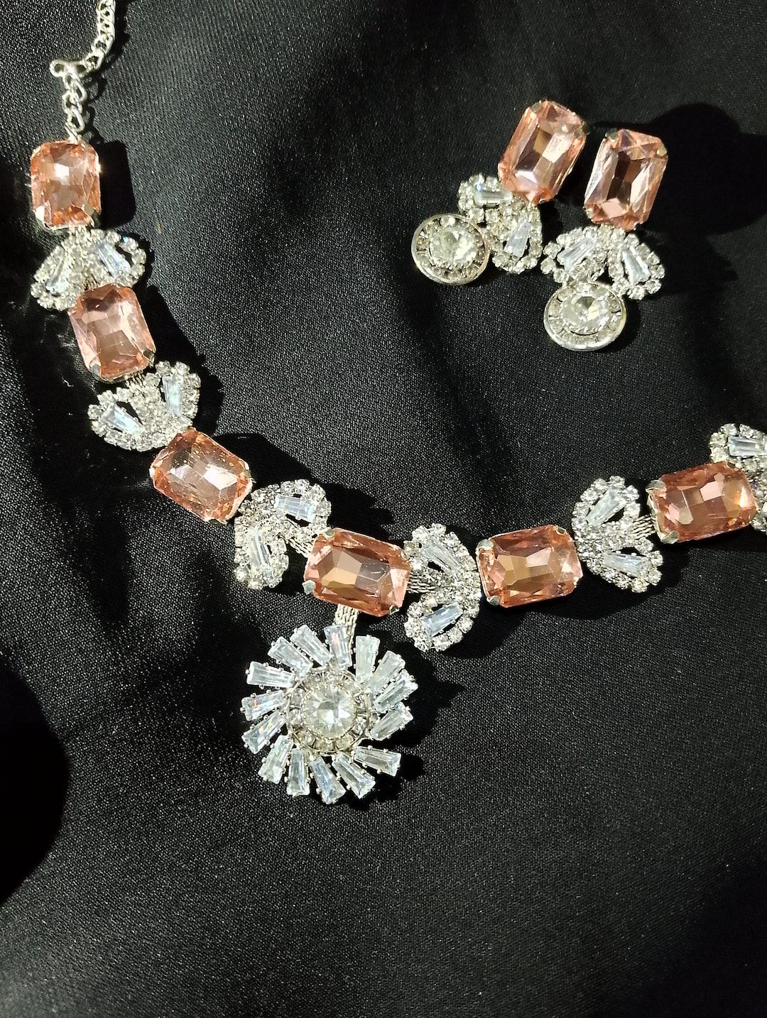 Beige White Stone American Stones Jewellery Set, Royal Combination Set ...